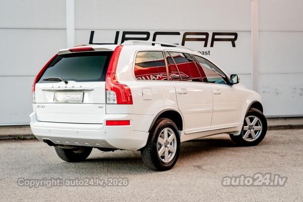 White Volvo XC90 2015 in Parnu, with an engine capacity of 2.40 L and mileage of 227 thousand km for 14300 €, photo 8 on AUTOMOTO.COM.LV