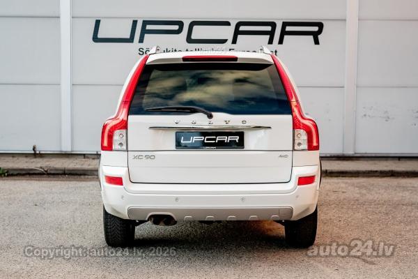White Volvo XC90 2015 in Parnu, with an engine capacity of 2.40 L and mileage of 227 thousand km for 14300 €, photo 9 on AUTOMOTO.COM.LV