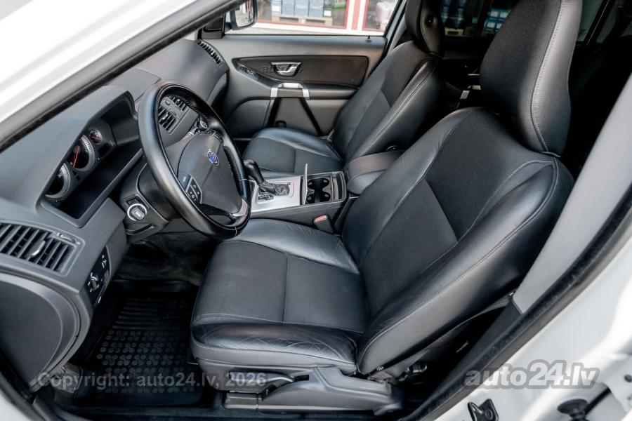 Balts Volvo XC90 2015 Pērnava, ar dzinēja tilpumu 2.40 L un nobraukumu 227 tūkst. km par 14300 €, foto 13 vietnē AUTOMOTO.COM.LV