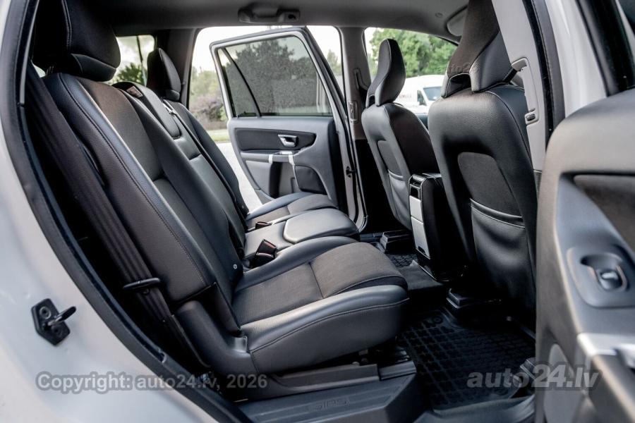 Balts Volvo XC90 2015 Pērnava, ar dzinēja tilpumu 2.40 L un nobraukumu 227 tūkst. km par 14300 €, foto 18 vietnē AUTOMOTO.COM.LV