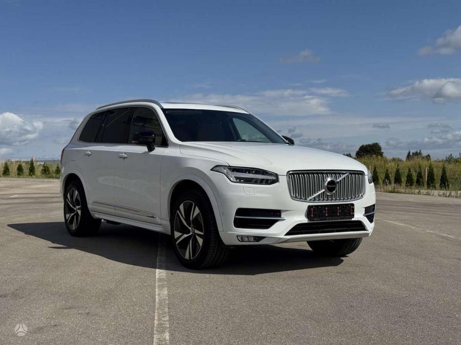 White Volvo XC90 2015 in Vilnius, with an engine capacity of 1.97 L and mileage of 256 thousand km for 15500 €, photo 1 on AUTOMOTO.COM.LV