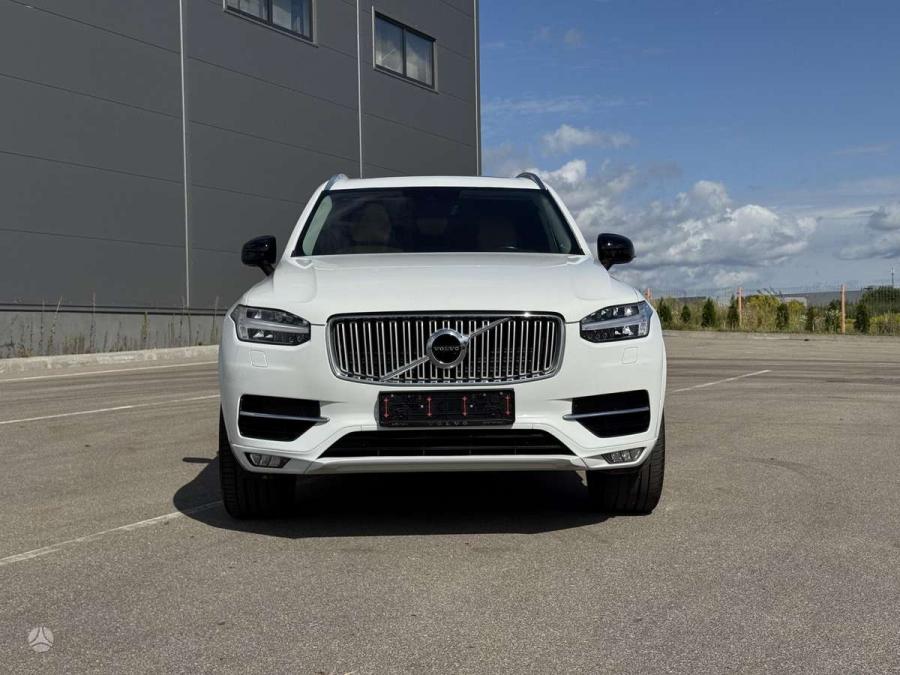 White Volvo XC90 2015 in Vilnius, with an engine capacity of 1.97 L and mileage of 256 thousand km for 15500 €, photo 3 on AUTOMOTO.COM.LV