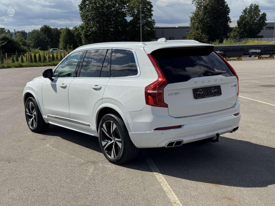 White Volvo XC90 2015 in Vilnius, with an engine capacity of 1.97 L and mileage of 256 thousand km for 15500 €, photo 5 on AUTOMOTO.COM.LV