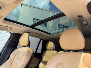 White Volvo XC90 2015 in Vilnius, with an engine capacity of 1.97 L and mileage of 256 thousand km for 15500 €, photo 9 on AUTOMOTO.COM.LV