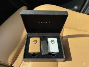 White Volvo XC90 2015 in Vilnius, with an engine capacity of 1.97 L and mileage of 256 thousand km for 15500 €, photo 14 on AUTOMOTO.COM.LV