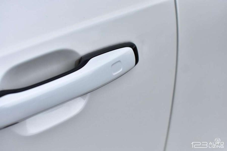 White Volvo XC90 2015 in Kretinga, with an engine capacity of 2.00 L and mileage of 234 thousand km for 19300 €, photo 14 on AUTOMOTO.COM.LV