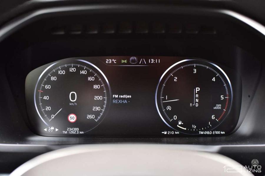 White Volvo XC90 2015 in Kretinga, with an engine capacity of 2.00 L and mileage of 234 thousand km for 19300 €, photo 21 on AUTOMOTO.COM.LV
