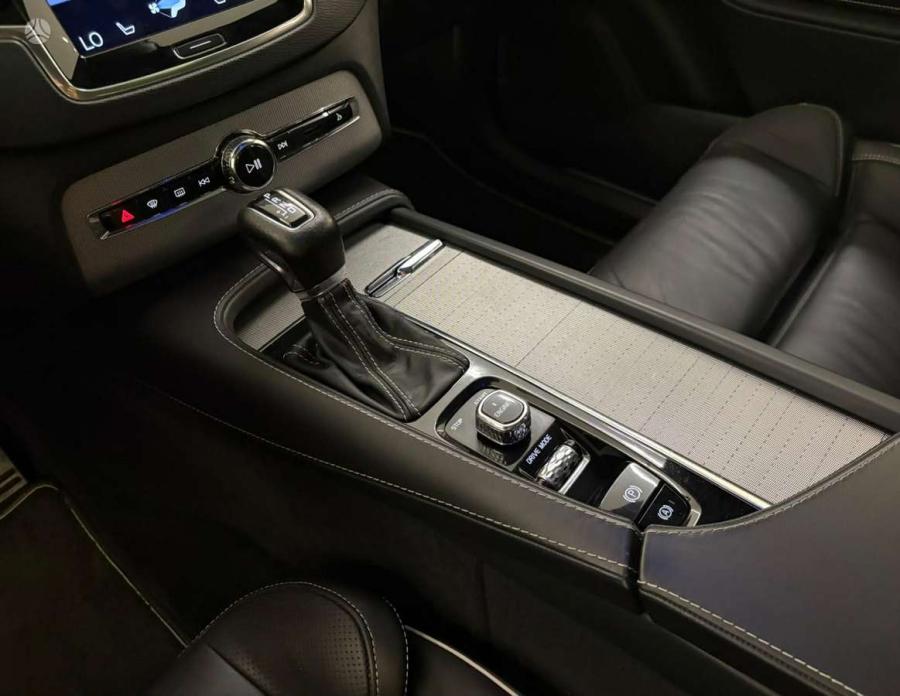 Balts Volvo XC90 2015 Marijampole, ar dzinēja tilpumu 1.97 L un nobraukumu 326 tūkst. km par 18950 €, foto 4 vietnē AUTOMOTO.COM.LV