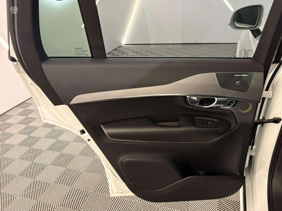 Balts Volvo XC90 2015 Marijampole, ar dzinēja tilpumu 1.97 L un nobraukumu 326 tūkst. km par 18950 €, foto 26 vietnē AUTOMOTO.COM.LV
