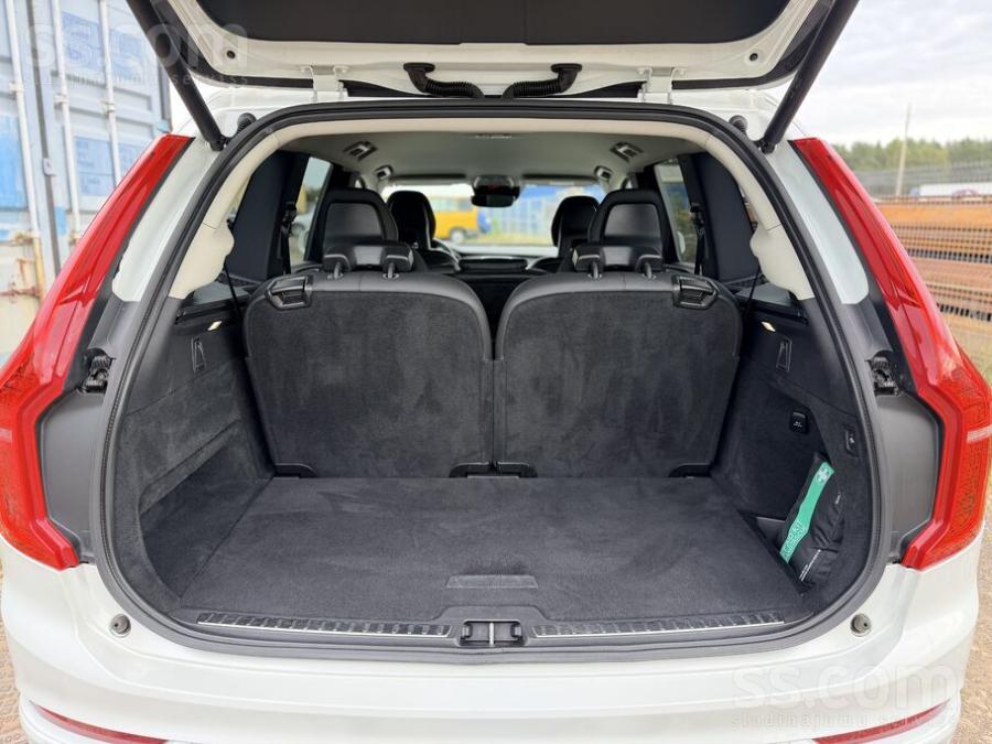 White Volvo XC90 2015 in Riga, with an engine capacity of 2.00 L and mileage of 253 thousand km for 18995 €, photo 6 on AUTOMOTO.COM.LV