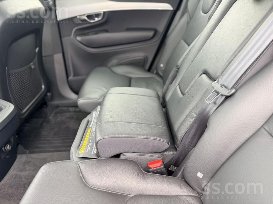 White Volvo XC90 2015 in Riga, with an engine capacity of 2.00 L and mileage of 253 thousand km for 18995 €, photo 11 on AUTOMOTO.COM.LV