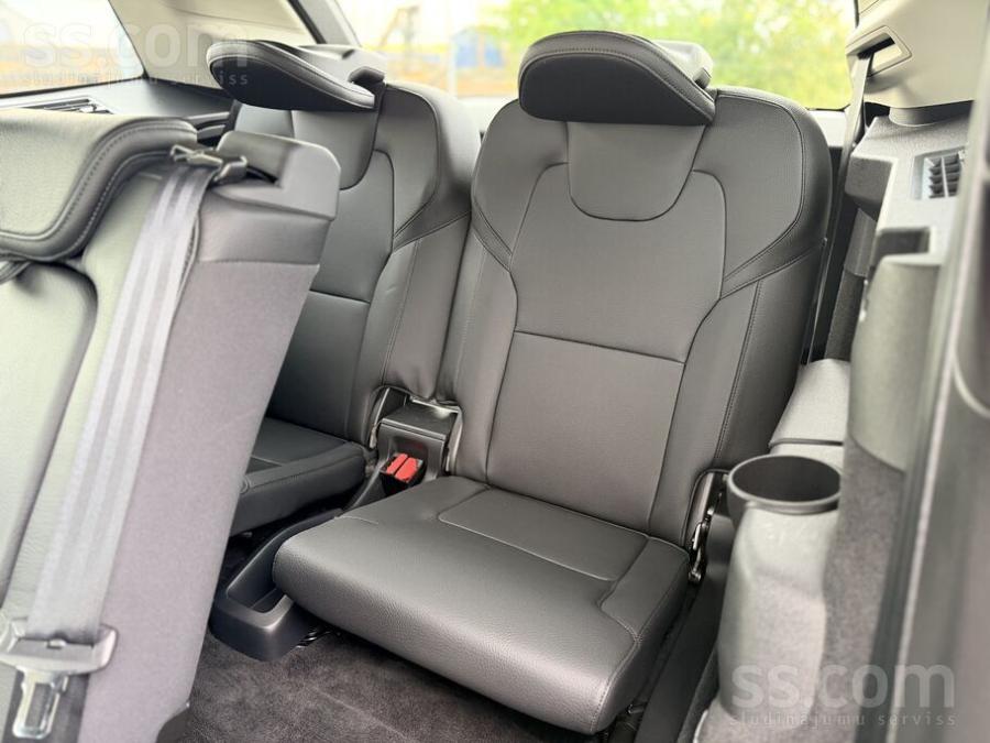 White Volvo XC90 2015 in Riga, with an engine capacity of 2.00 L and mileage of 253 thousand km for 18995 €, photo 12 on AUTOMOTO.COM.LV