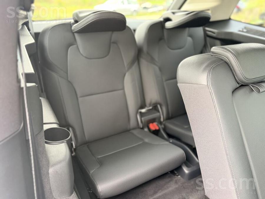 White Volvo XC90 2015 in Riga, with an engine capacity of 2.00 L and mileage of 253 thousand km for 18995 €, photo 26 on AUTOMOTO.COM.LV