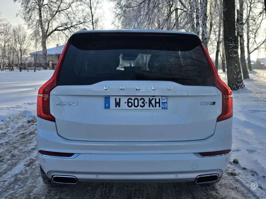White Volvo XC90 2016 in Taurage, with an engine capacity of 1.97 L and mileage of 200 thousand km for 19300 €, photo 8 on AUTOMOTO.COM.LV