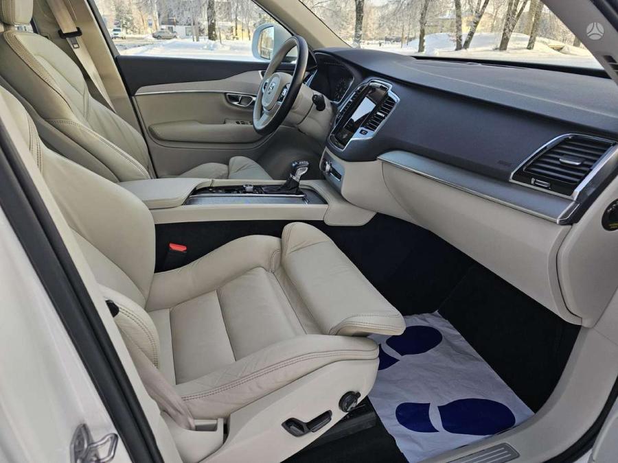 White Volvo XC90 2016 in Taurage, with an engine capacity of 1.97 L and mileage of 200 thousand km for 19300 €, photo 19 on AUTOMOTO.COM.LV