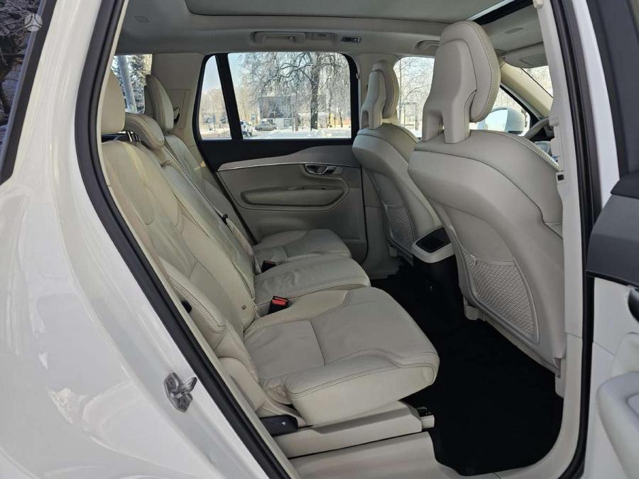 White Volvo XC90 2016 in Taurage, with an engine capacity of 1.97 L and mileage of 200 thousand km for 19300 €, photo 21 on AUTOMOTO.COM.LV