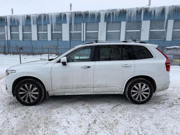White Volvo XC90 2016 in Kaunas, with an engine capacity of 1.97 L and mileage of 260 thousand km for 11850 €, photo 4 on AUTOMOTO.COM.LV
