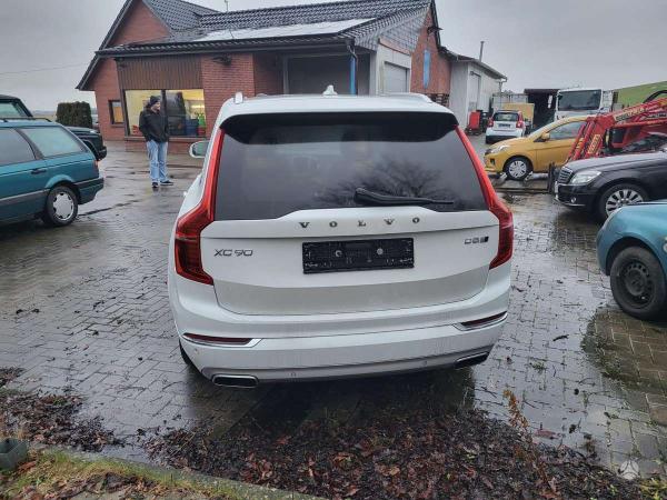 White Volvo XC90 2016 in Marijampole, with an engine capacity of 1.97 L and mileage of 112 thousand km for 22500 €, photo 4 on AUTOMOTO.COM.LV