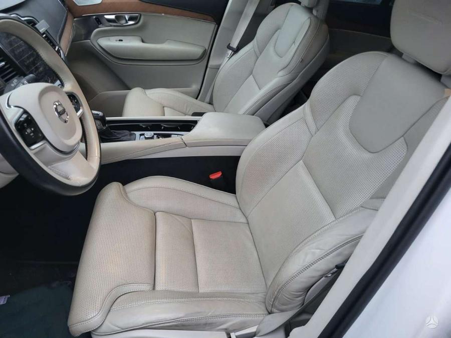 White Volvo XC90 2016 in Marijampole, with an engine capacity of 1.97 L and mileage of 112 thousand km for 22500 €, photo 6 on AUTOMOTO.COM.LV