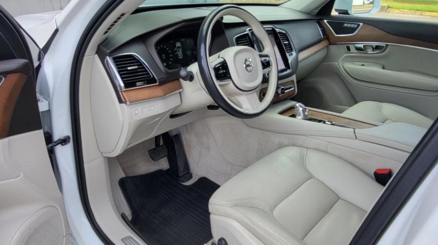 Balts Volvo XC90 2016 Rīga, ar dzinēja tilpumu 2.00 L un nobraukumu 233 tūkst. km par 25900 €, foto 21 vietnē AUTOMOTO.COM.LV