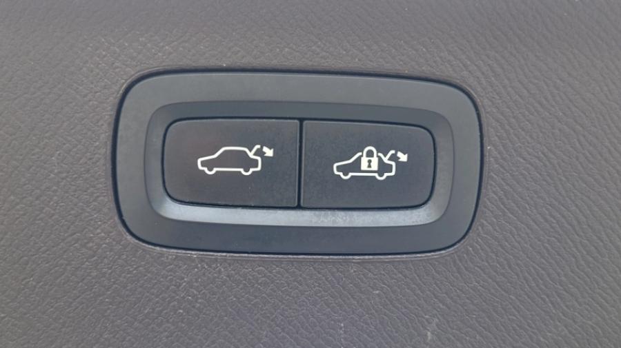 Balts Volvo XC90 2016 Rīga, ar dzinēja tilpumu 2.00 L un nobraukumu 233 tūkst. km par 25900 €, foto 29 vietnē AUTOMOTO.COM.LV