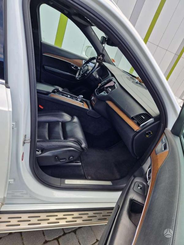 White Volvo XC90 2016 in Klaipeda, with an engine capacity of 1.97 L and mileage of 250 thousand km for 18850 €, photo 1 on AUTOMOTO.COM.LV