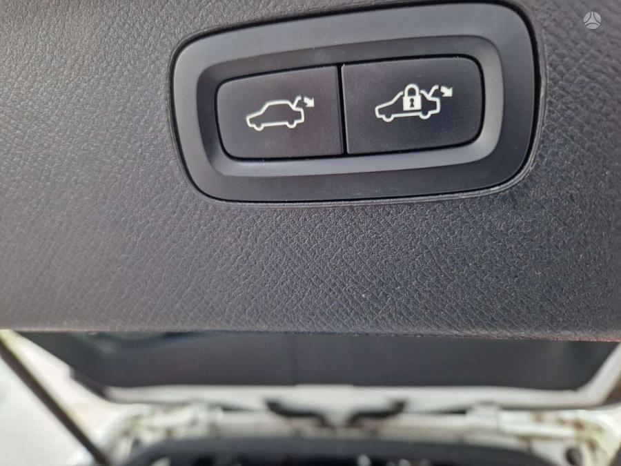 White Volvo XC90 2016 in Klaipeda, with an engine capacity of 1.97 L and mileage of 250 thousand km for 18850 €, photo 20 on AUTOMOTO.COM.LV