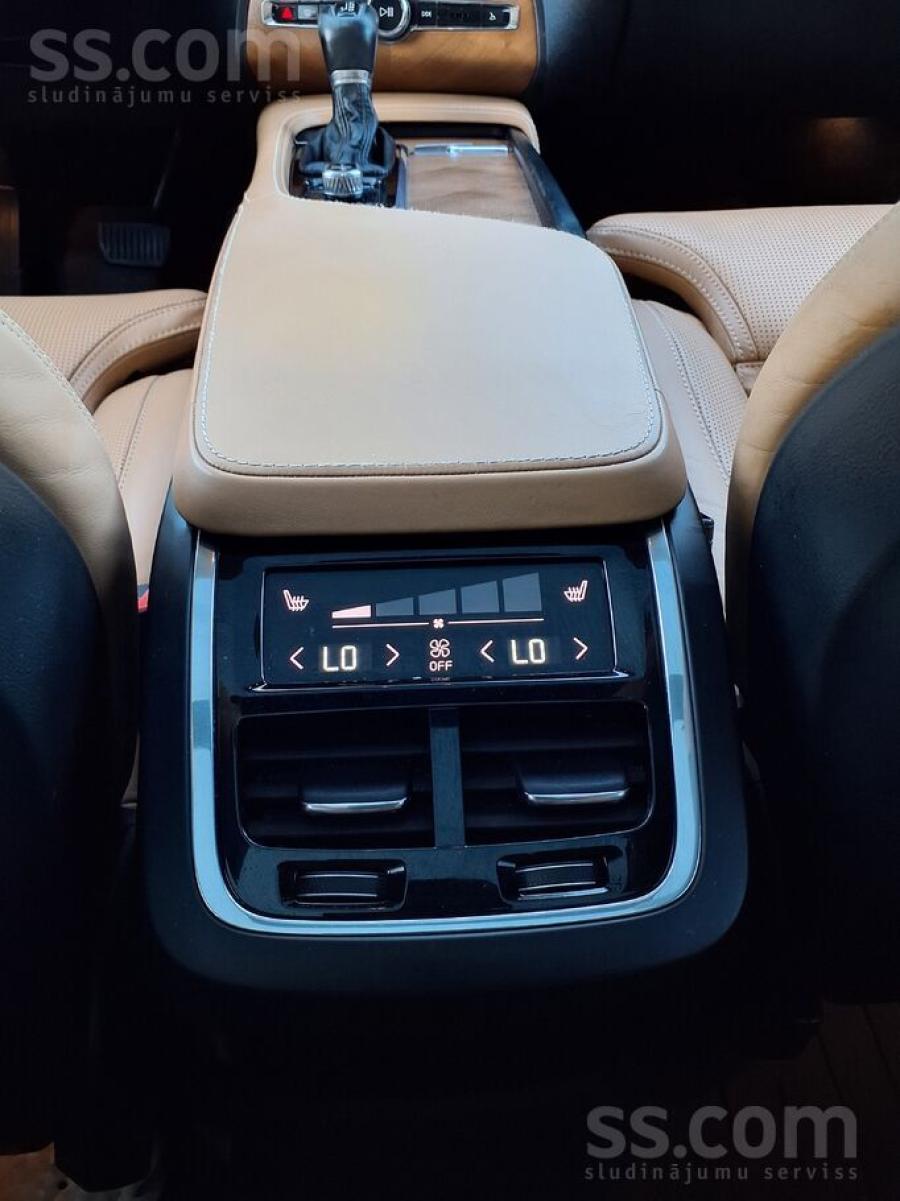 Balts Volvo XC90 2016 Rīga, ar dzinēja tilpumu 2.00 L un nobraukumu 363 tūkst. km par 14400 €, foto 14 vietnē AUTOMOTO.COM.LV