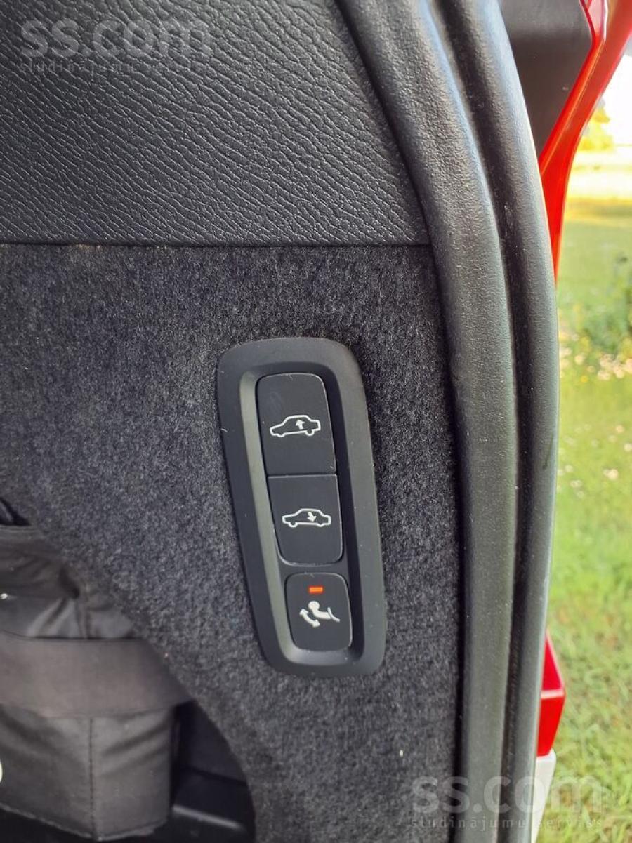 Balts Volvo XC90 2016 Rīga, ar dzinēja tilpumu 2.00 L un nobraukumu 363 tūkst. km par 14400 €, foto 16 vietnē AUTOMOTO.COM.LV