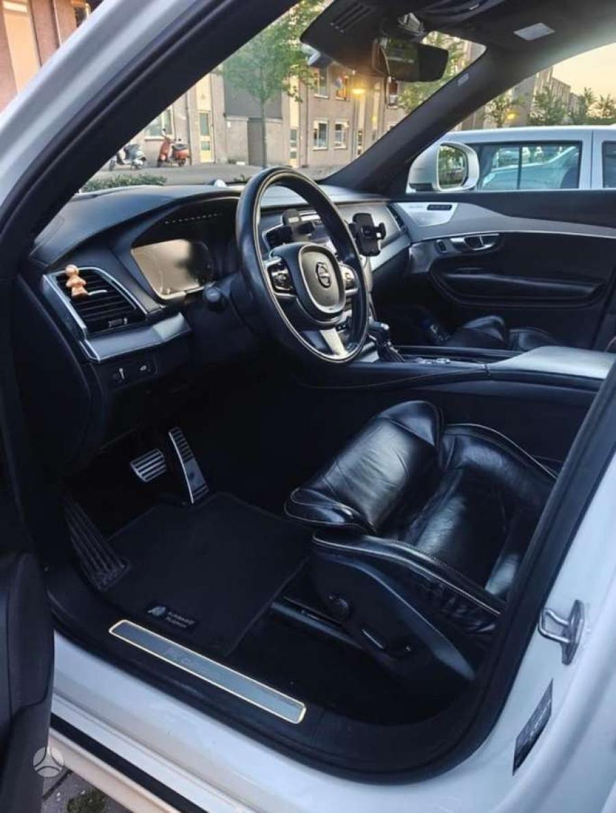 White Volvo XC90 2016 in Kaunas, with an engine capacity of 2.00 L and mileage of 249 thousand km for 23450 €, photo 5 on AUTOMOTO.COM.LV