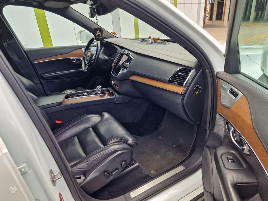 White Volvo XC90 2016 in Palanga, with an engine capacity of 1.97 L and mileage of 258 thousand km for 19999 €, photo 3 on AUTOMOTO.COM.LV