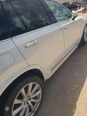 White Volvo XC90 2016 in Kaunas, with an engine capacity of 2.00 L and mileage of 195 thousand km for 16500 €, photo 13 on AUTOMOTO.COM.LV