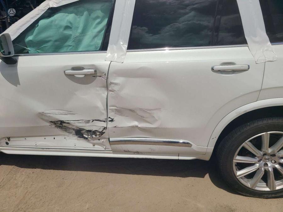 White Volvo XC90 2016 in Kaunas, with an engine capacity of 2.00 L and mileage of 195 thousand km for 16500 €, photo 15 on AUTOMOTO.COM.LV