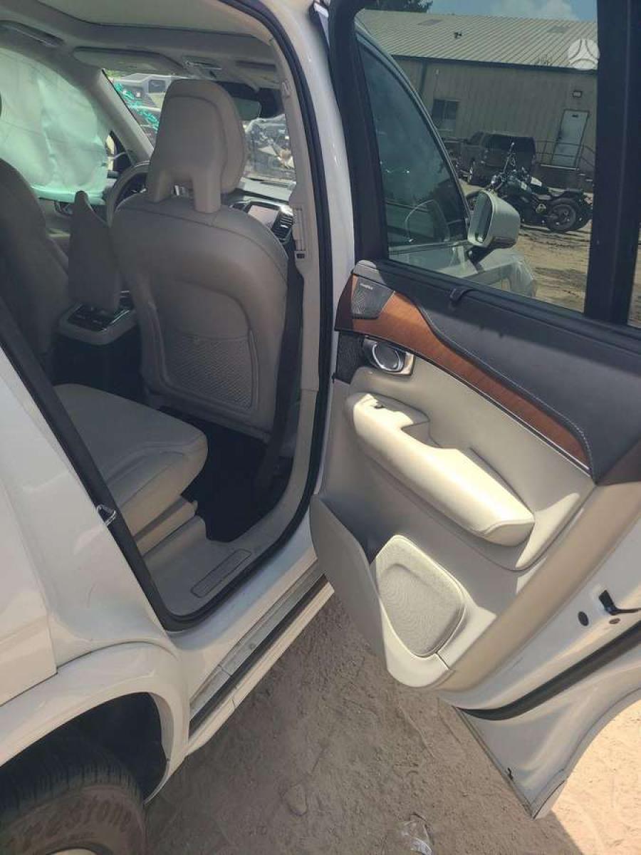 White Volvo XC90 2016 in Kaunas, with an engine capacity of 2.00 L and mileage of 195 thousand km for 16500 €, photo 18 on AUTOMOTO.COM.LV