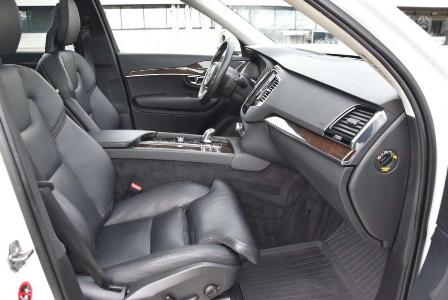 White Volvo XC90 2016 in Vilnius, with an engine capacity of 1.97 L and mileage of 208 thousand km for 19900 €, photo 22 on AUTOMOTO.COM.LV