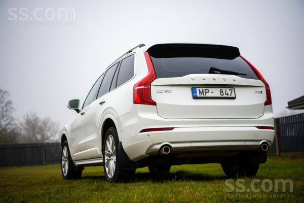 White Volvo XC90 2016 in Riga, with an engine capacity of 2.00 L and mileage of 298 thousand km for 10500 €, photo 4 on AUTOMOTO.COM.LV