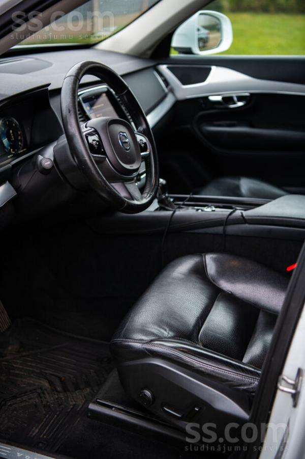White Volvo XC90 2016 in Riga, with an engine capacity of 2.00 L and mileage of 298 thousand km for 10500 €, photo 10 on AUTOMOTO.COM.LV
