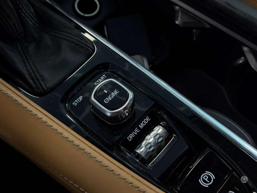 White Volvo XC90 2016 in Klaipeda, with an engine capacity of 1.97 L and mileage of 190 thousand km for 23950 €, photo 28 on AUTOMOTO.COM.LV