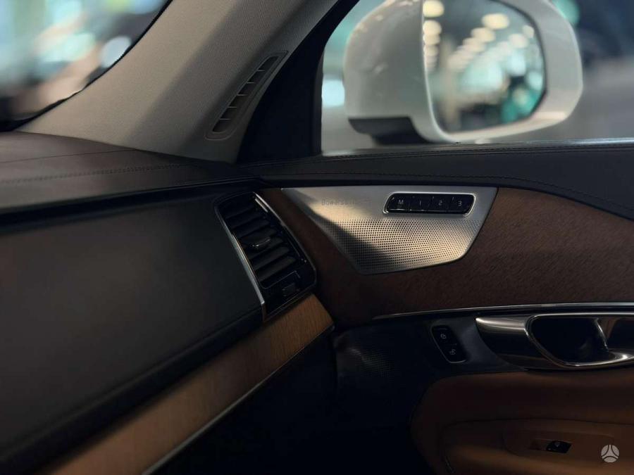 White Volvo XC90 2016 in Klaipeda, with an engine capacity of 1.97 L and mileage of 190 thousand km for 23950 €, photo 30 on AUTOMOTO.COM.LV