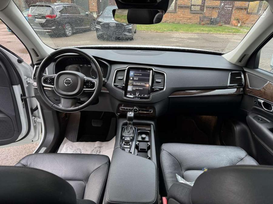 White Volvo XC90 2016 in Kaunas, with an engine capacity of 1.97 L and mileage of 150 thousand km for 18500 €, photo 7 on AUTOMOTO.COM.LV