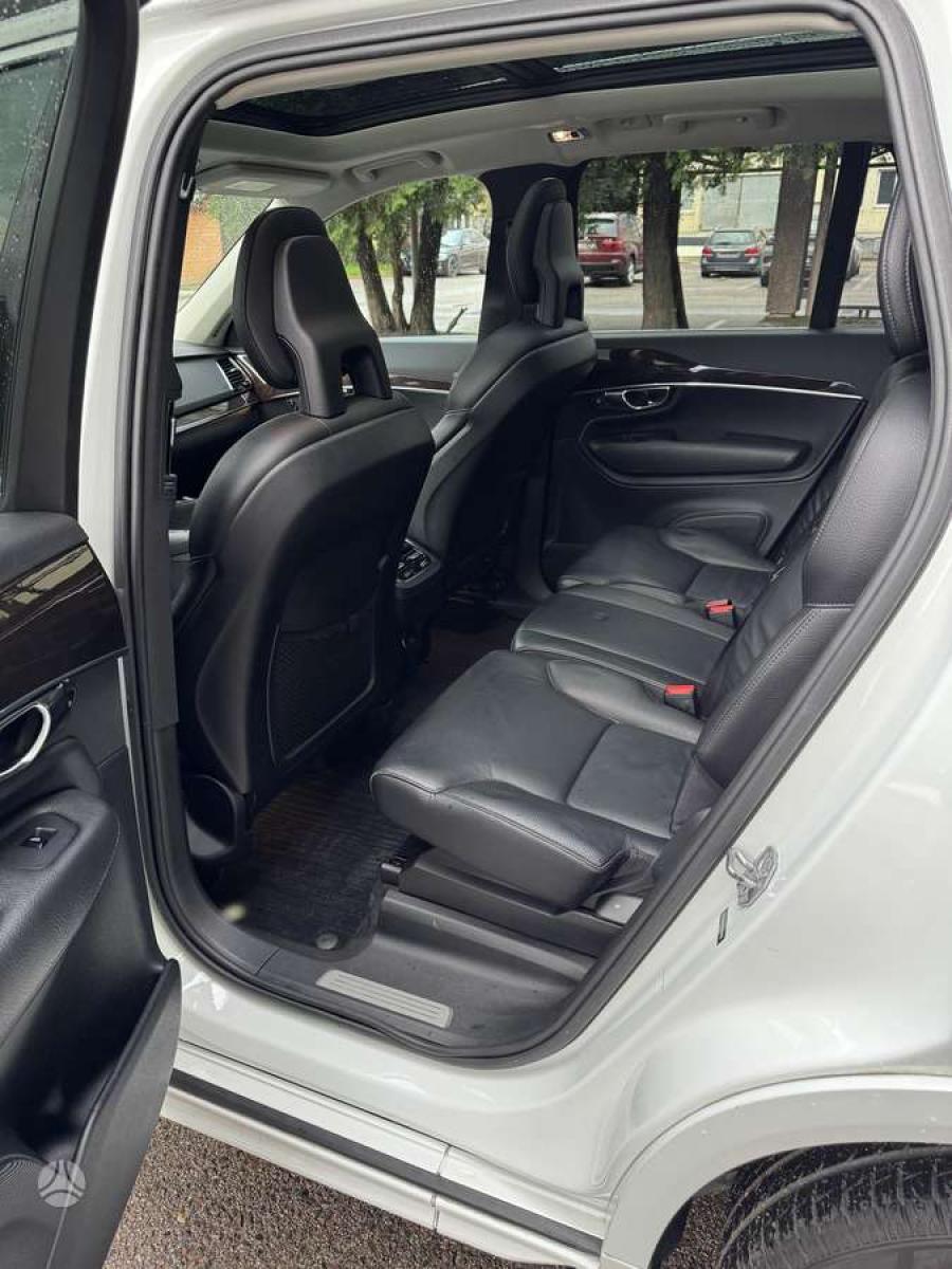 White Volvo XC90 2016 in Kaunas, with an engine capacity of 1.97 L and mileage of 150 thousand km for 18500 €, photo 9 on AUTOMOTO.COM.LV