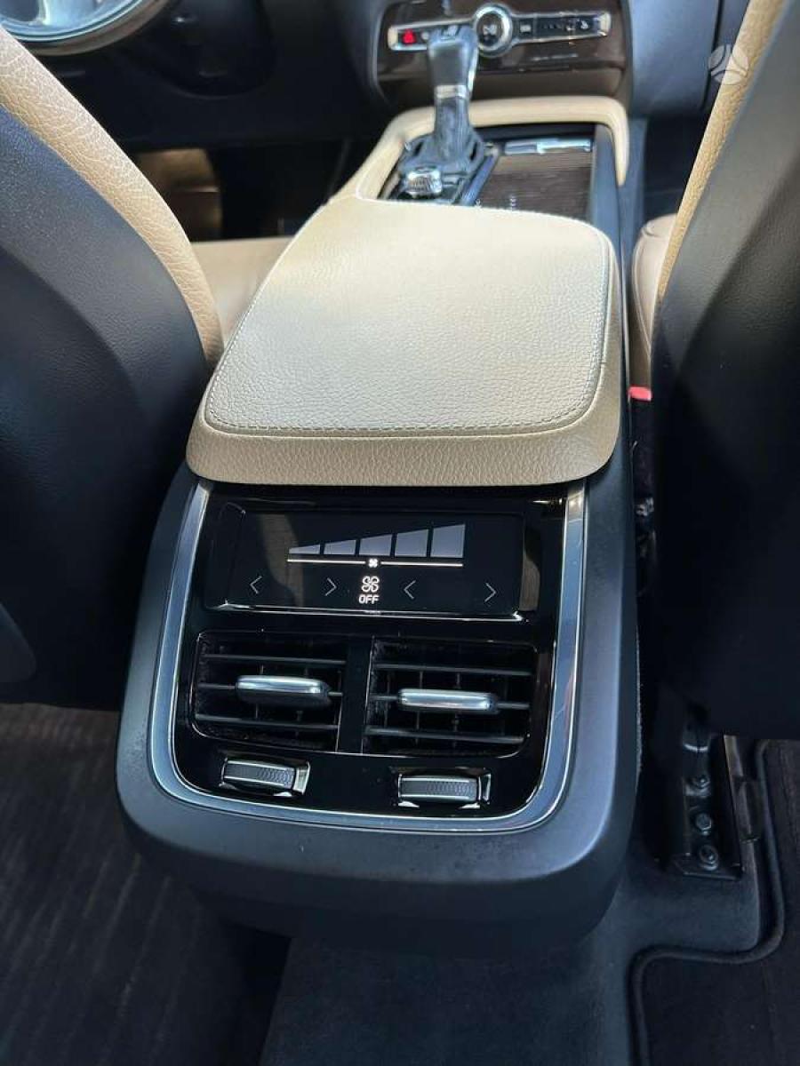 Balts Volvo XC90 2016 Kauņa, ar dzinēja tilpumu 1.97 L un nobraukumu 200 tūkst. km par 19600 €, foto 15 vietnē AUTOMOTO.COM.LV