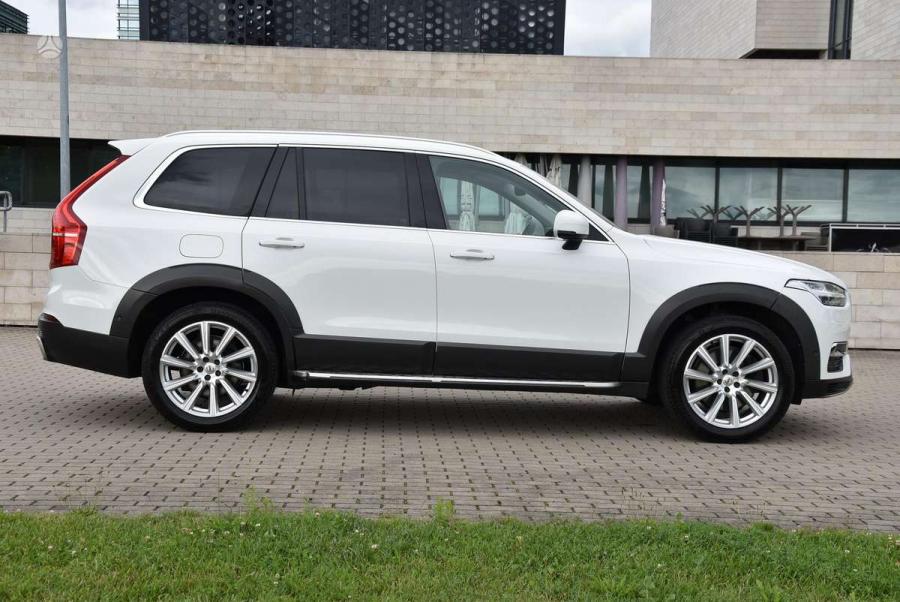 White Volvo XC90 2016 in Vilnius, with an engine capacity of 1.97 L and mileage of 208 thousand km for 17500 €, photo 3 on AUTOMOTO.COM.LV