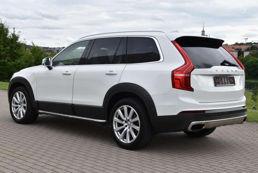 White Volvo XC90 2016 in Vilnius, with an engine capacity of 1.97 L and mileage of 208 thousand km for 17500 €, photo 9 on AUTOMOTO.COM.LV