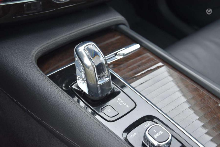 White Volvo XC90 2016 in Vilnius, with an engine capacity of 1.97 L and mileage of 208 thousand km for 17500 €, photo 18 on AUTOMOTO.COM.LV