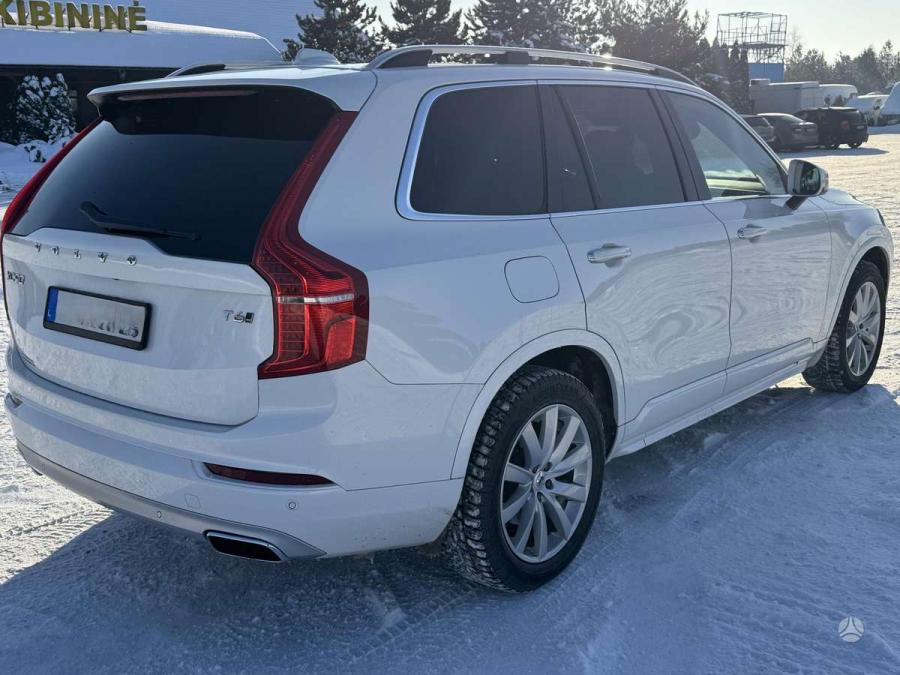 White Volvo XC90 2017 in Vilnius, with an engine capacity of 1.97 L and mileage of 215 thousand km for 19500 €, photo 3 on AUTOMOTO.COM.LV