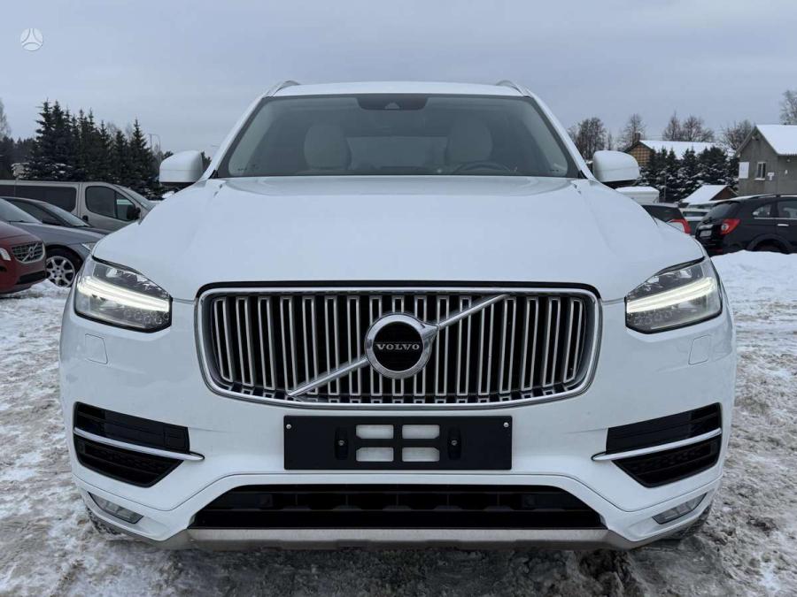 White Volvo XC90 2017 in Utena, with an engine capacity of 1.97 L and mileage of 296 thousand km for 14700 €, photo 3 on AUTOMOTO.COM.LV