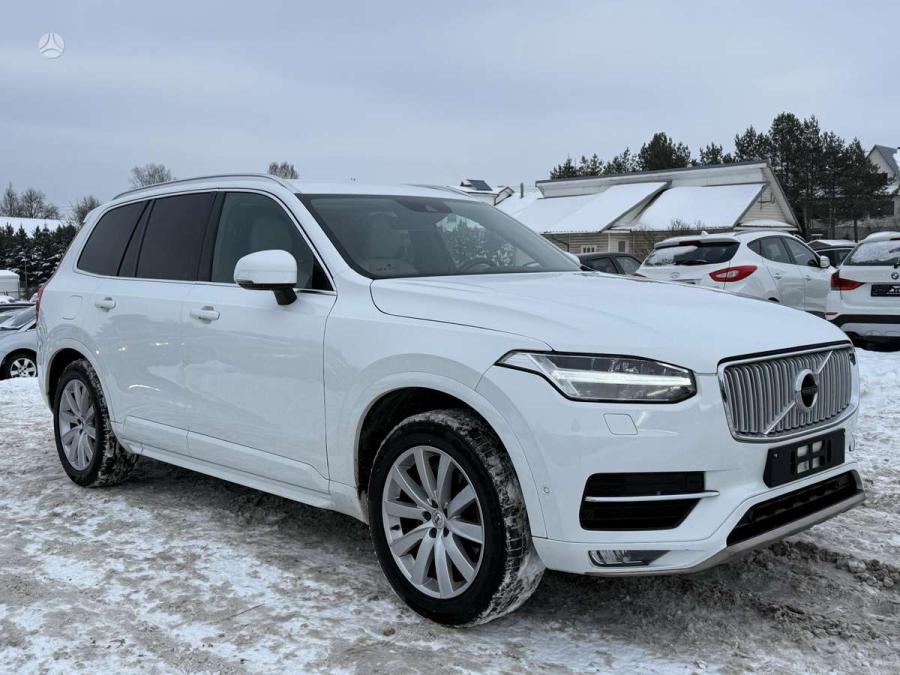 White Volvo XC90 2017 in Utena, with an engine capacity of 1.97 L and mileage of 296 thousand km for 14700 €, photo 4 on AUTOMOTO.COM.LV