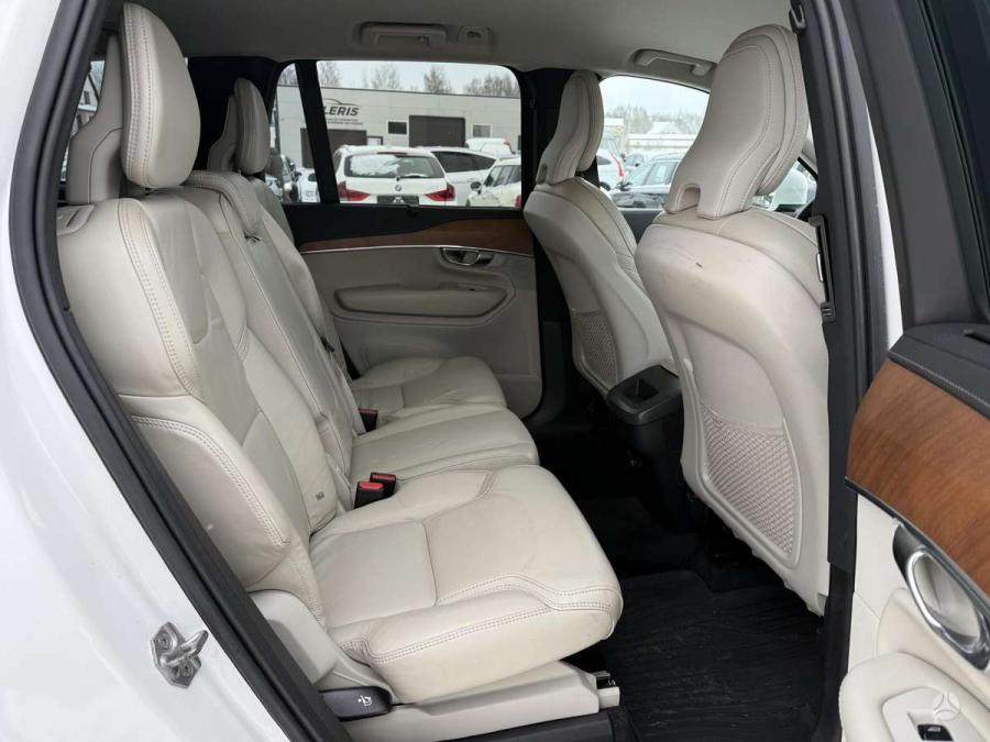 White Volvo XC90 2017 in Utena, with an engine capacity of 1.97 L and mileage of 296 thousand km for 14700 €, photo 24 on AUTOMOTO.COM.LV