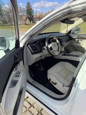 White Volvo XC90 2017 in Kaunas, with an engine capacity of 2.00 L and mileage of 145 thousand km for 22500 €, photo 25 on AUTOMOTO.COM.LV